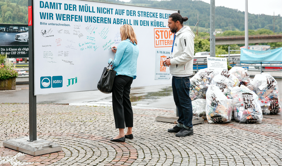 Aktionen gegen Abfall auf der Autobahn